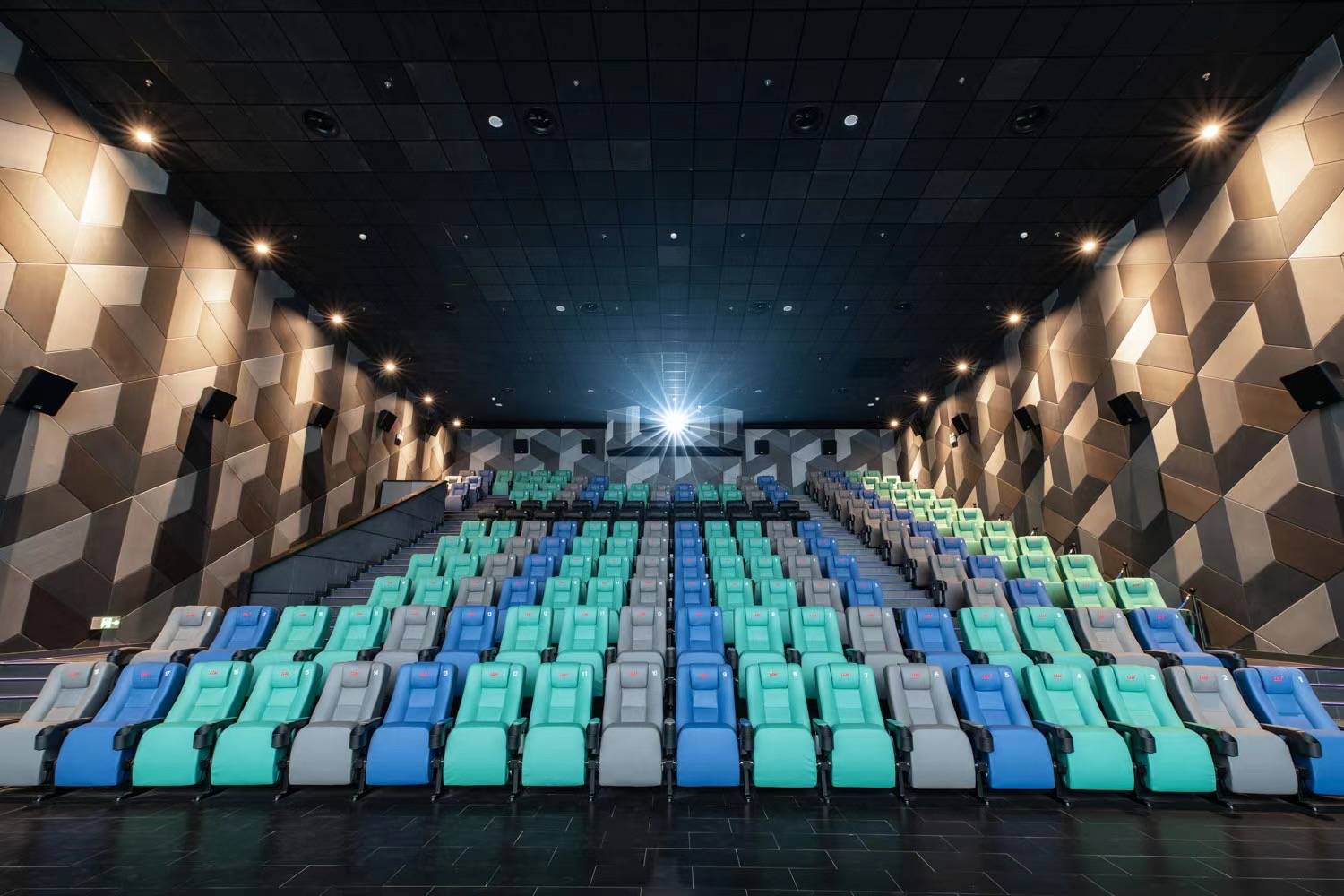 【汕头龙湖丨CGV影城】29.9元起抢购群光广场CGV影院单人票/双人票，2D3D通用影院通用！有效期长达5月底！_广州门票_国汇优游